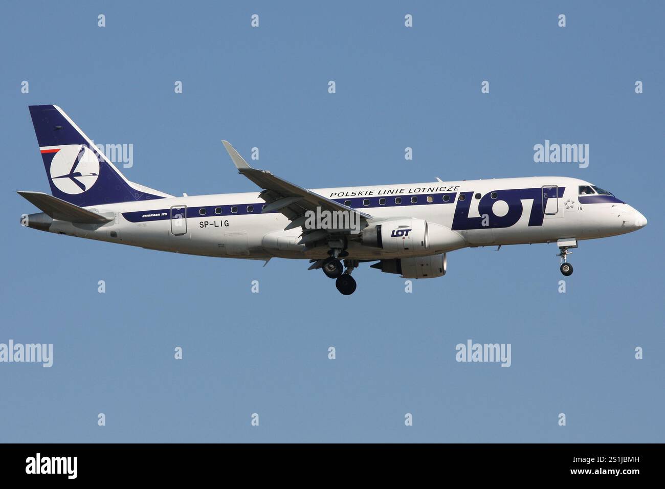 LOT Polish Airlines Embraer 175 with registration SP-LIG on final for ...