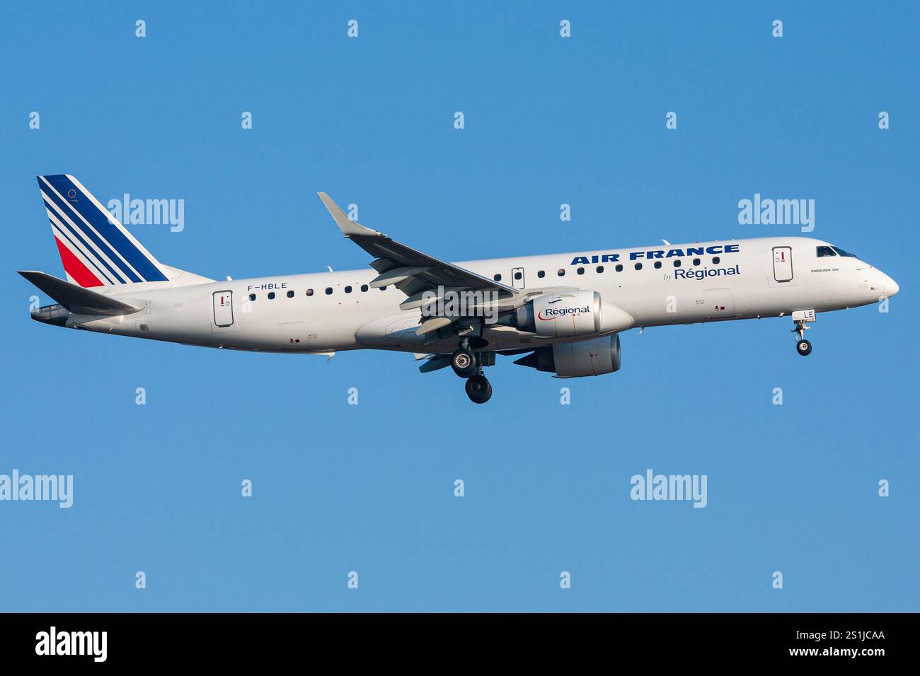 Regional Embraer 190 in Air France livery with registration F-HBLE on ...