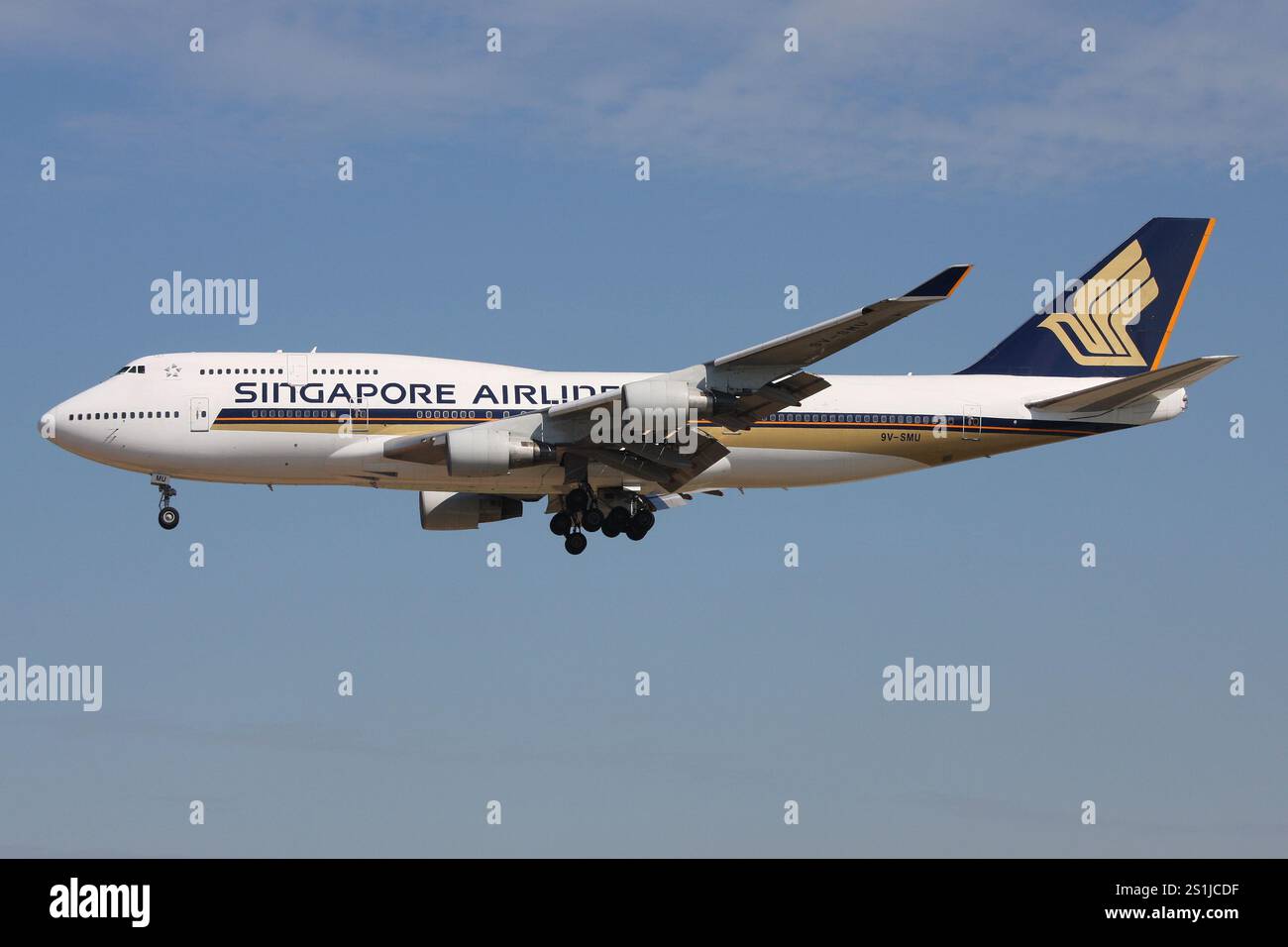Singapore Airlines Boeing 747-400 with registration 9V-SMU on final for ...
