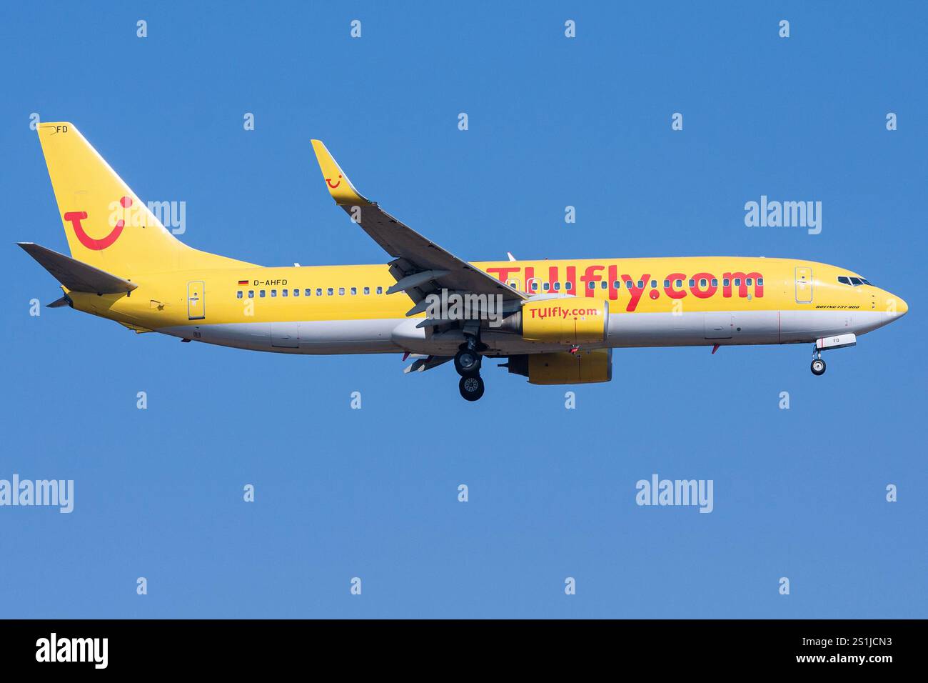 German TUIfly Boeing 737-800 with registration D-AHFD on final for ...