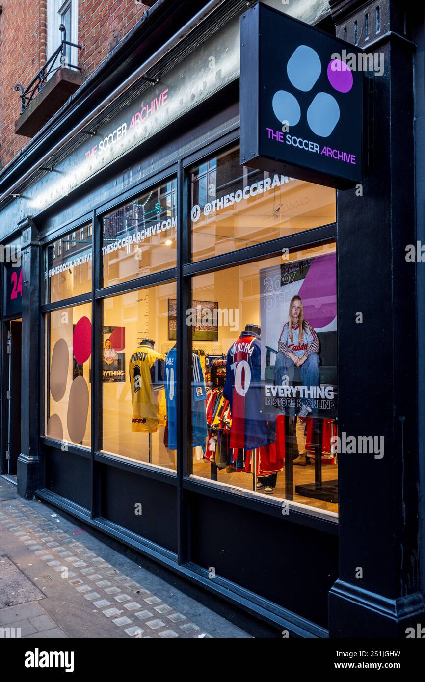 Vintage football shirt store london hi-res stock photography and images ...