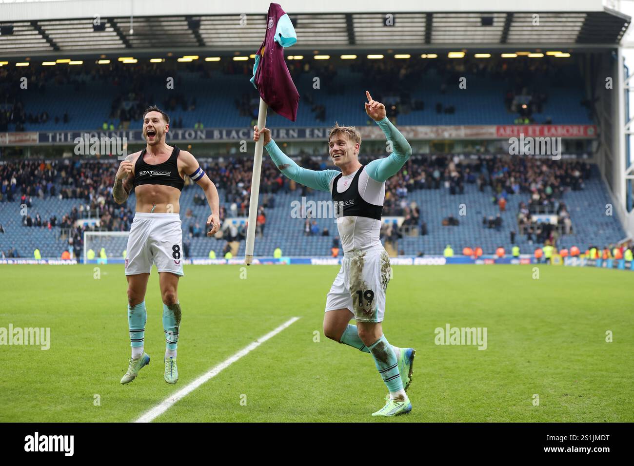 Burnley's Zian Flemming (right) celebrates as he holds aloft the corner ...