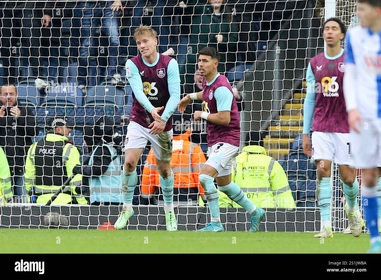 Blackburn, UK. 04th Jan, 2025. Zian Flemming of Burnley (l) celebrates ...