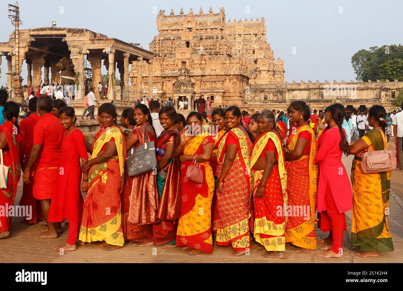 Pilgrims at the Brihadisvara Temple in Thanjavur, Tamil Nadu, India ...