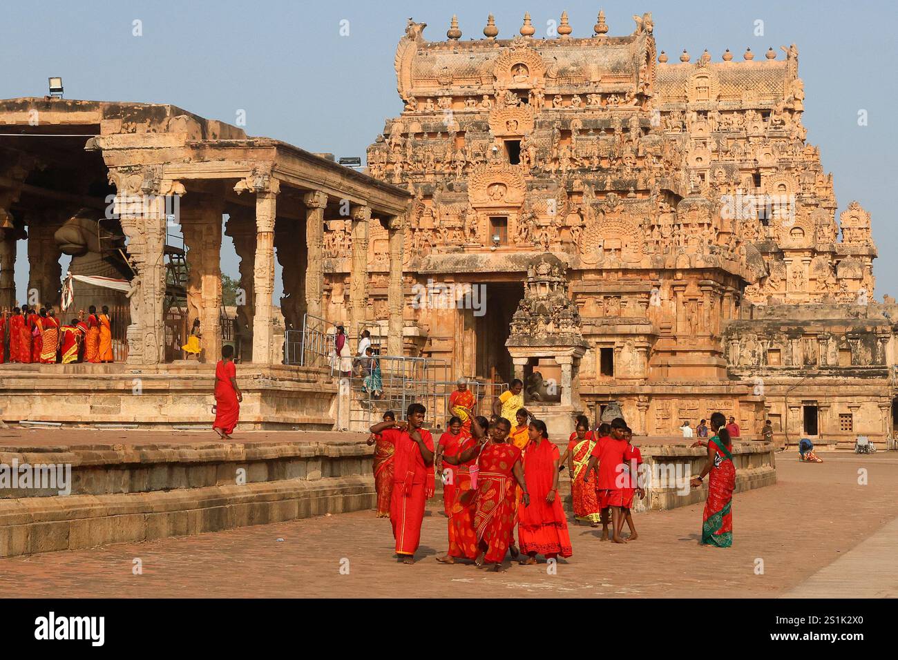Pilgrims at the Brihadisvara Temple in Thanjavur, Tamil Nadu, India ...