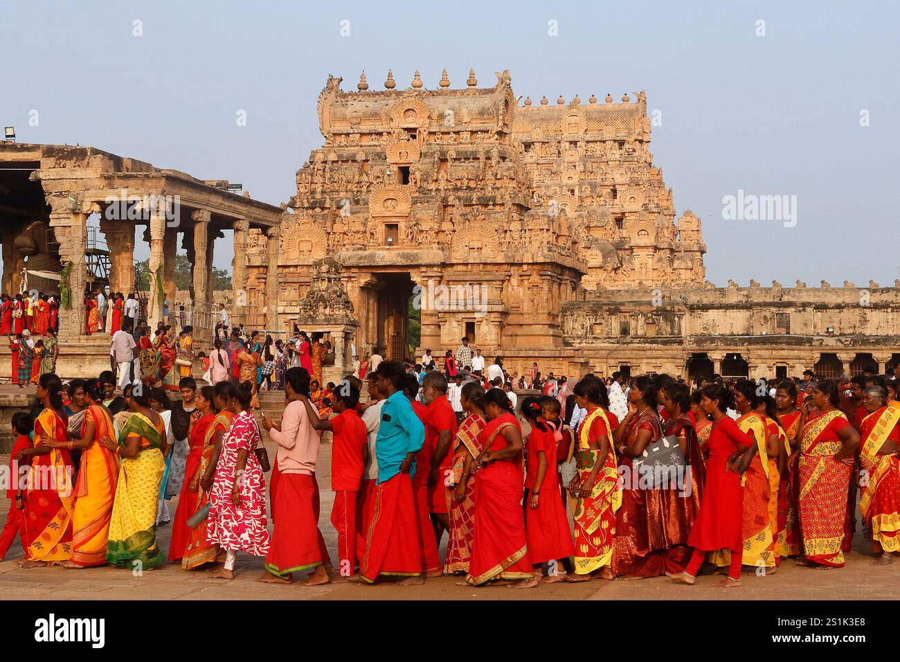 Pilgrims at the Brihadisvara Temple in Thanjavur, Tamil Nadu, India ...