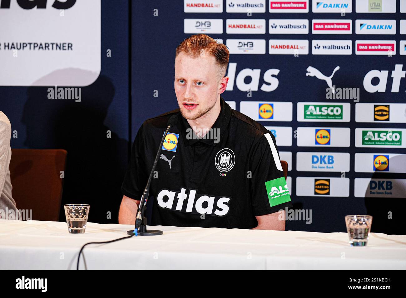 Hamburg, Deutschland. 04th Jan, 2025. Luca Witzke (Deutschland, #07 ...