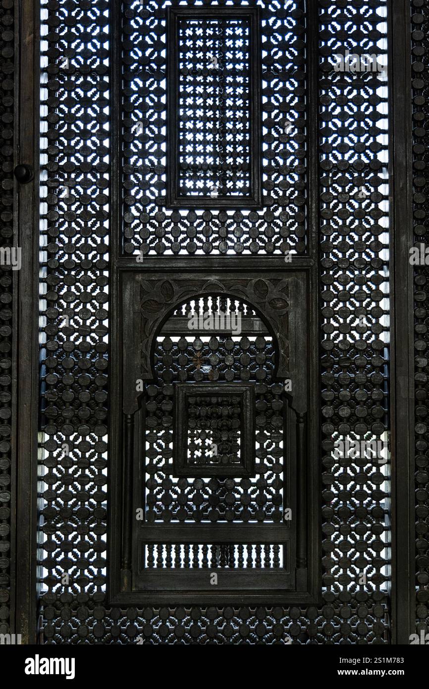 Wooden mashrabiyya screen in the Arab Hall (qa'a room) at Leighton ...
