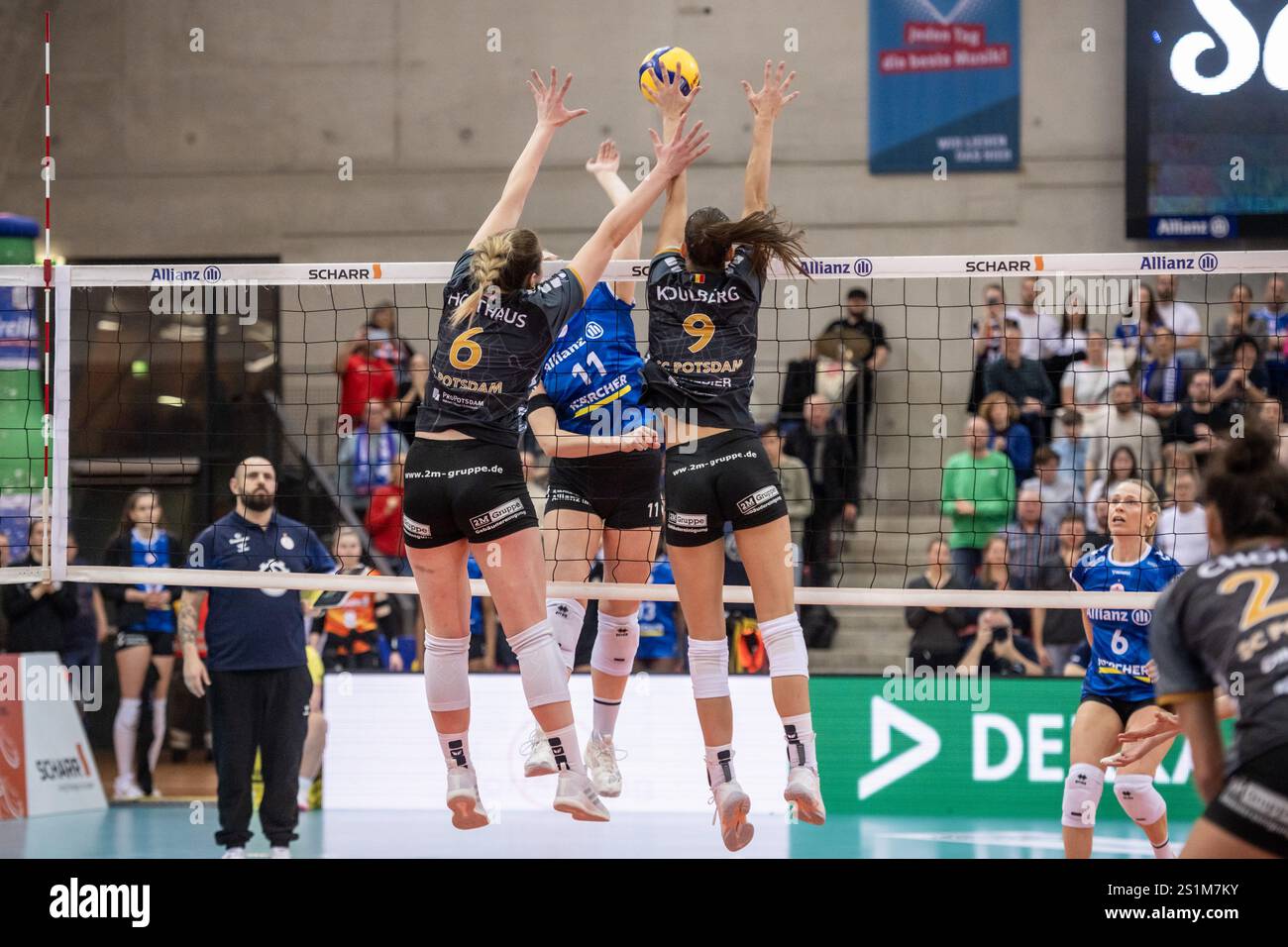 Pauline Martin (Allianz MTV Stuttgart, #11) vs. Eleanor Joyce Holthaus (SC Potsdam, #06) und ...