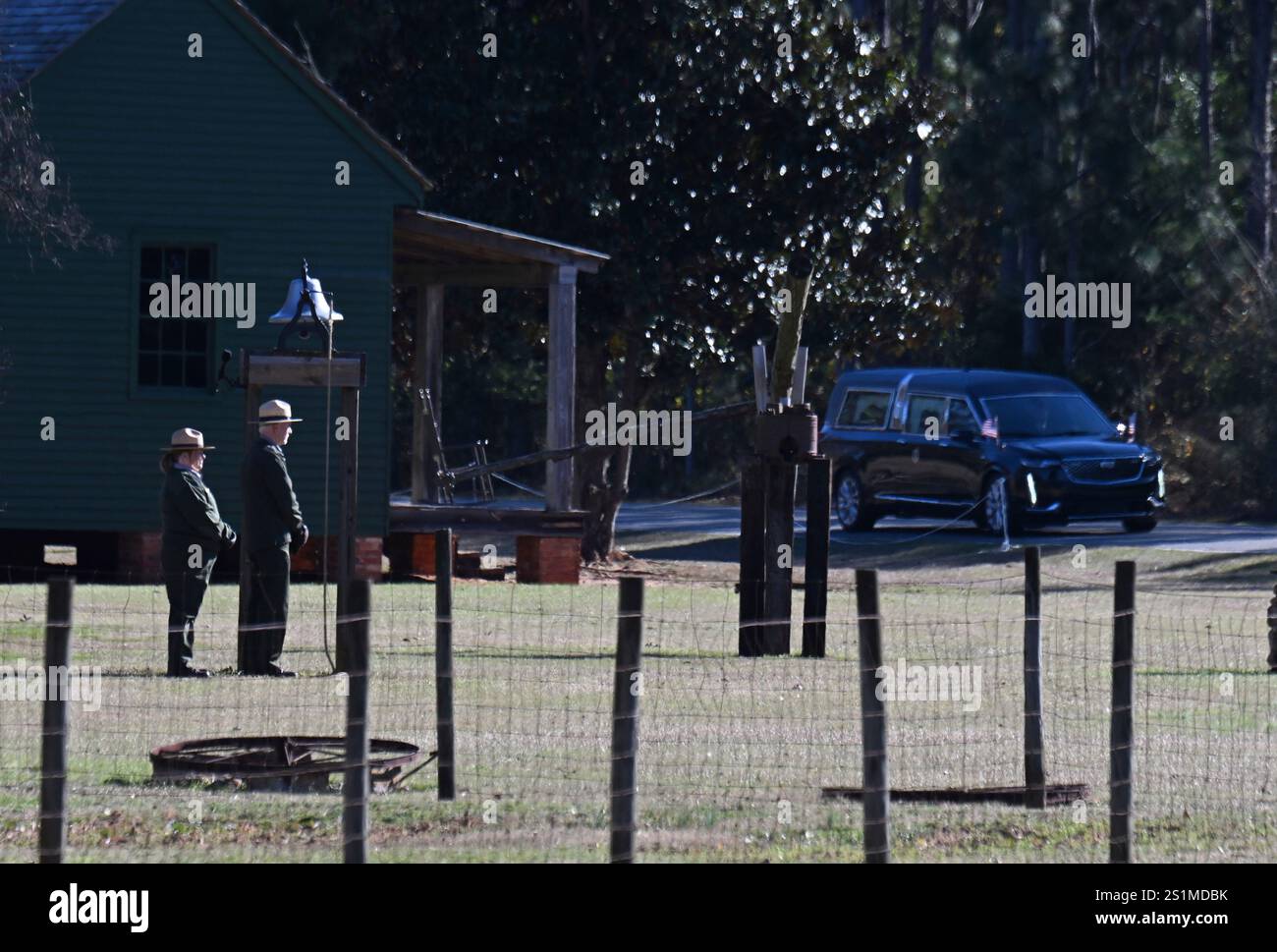 The motorcade of former president Jimmy Carter arrives as Karen Barry ...