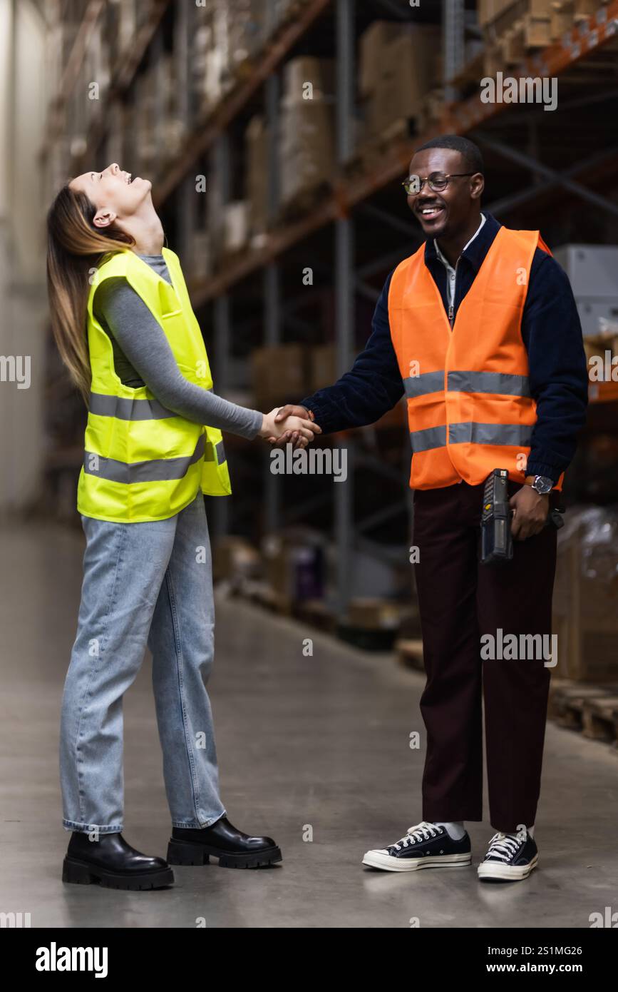 People wearing safety vests hi-res stock photography and images - Alamy