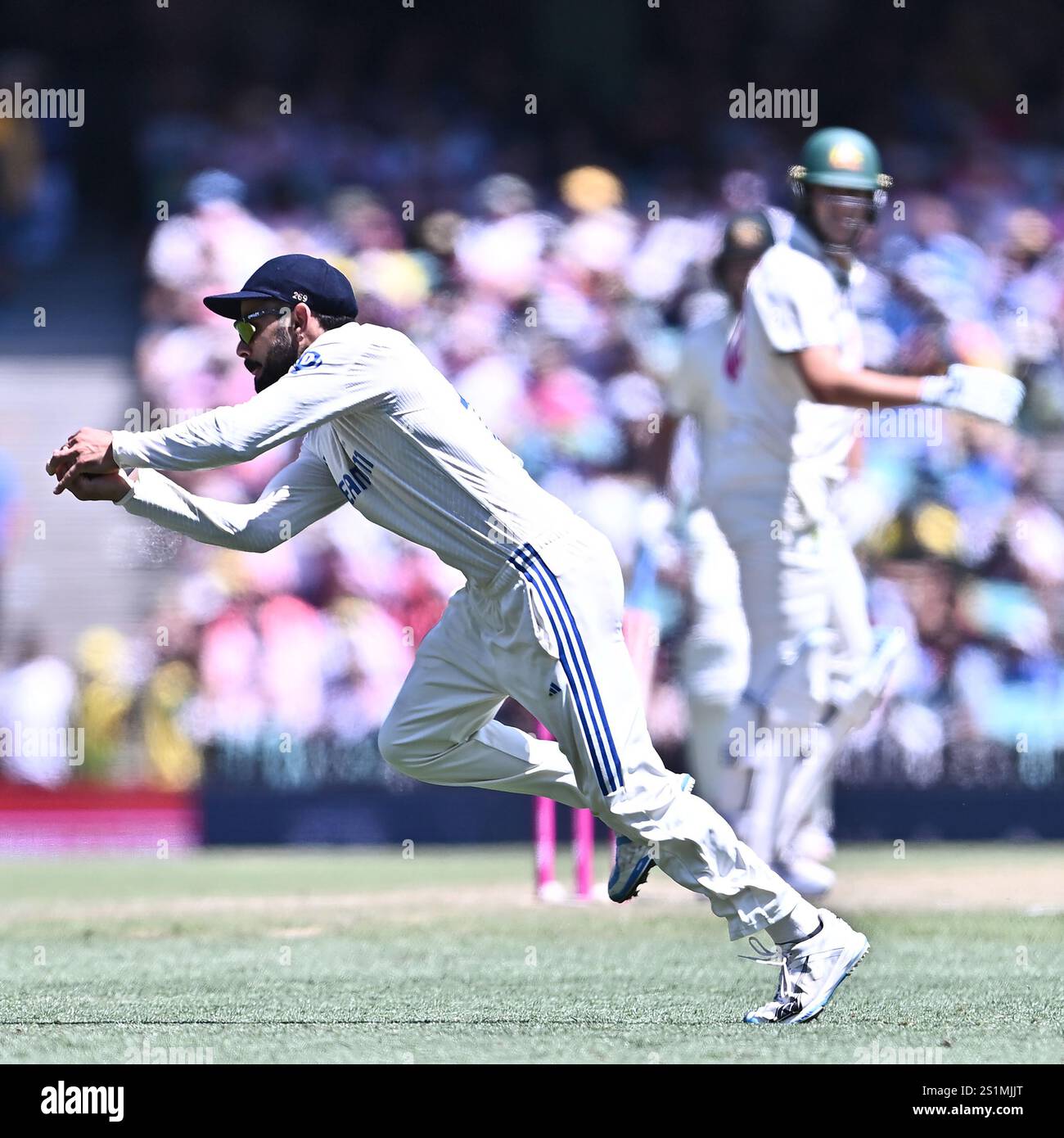 Virat kohli pat cummins hi-res stock photography and images - Alamy