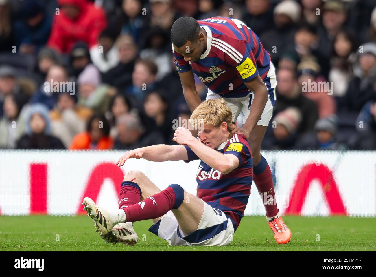 London, UK. 4th Jan, 2025. Newcastle United midfielder Anthony Gordon ...