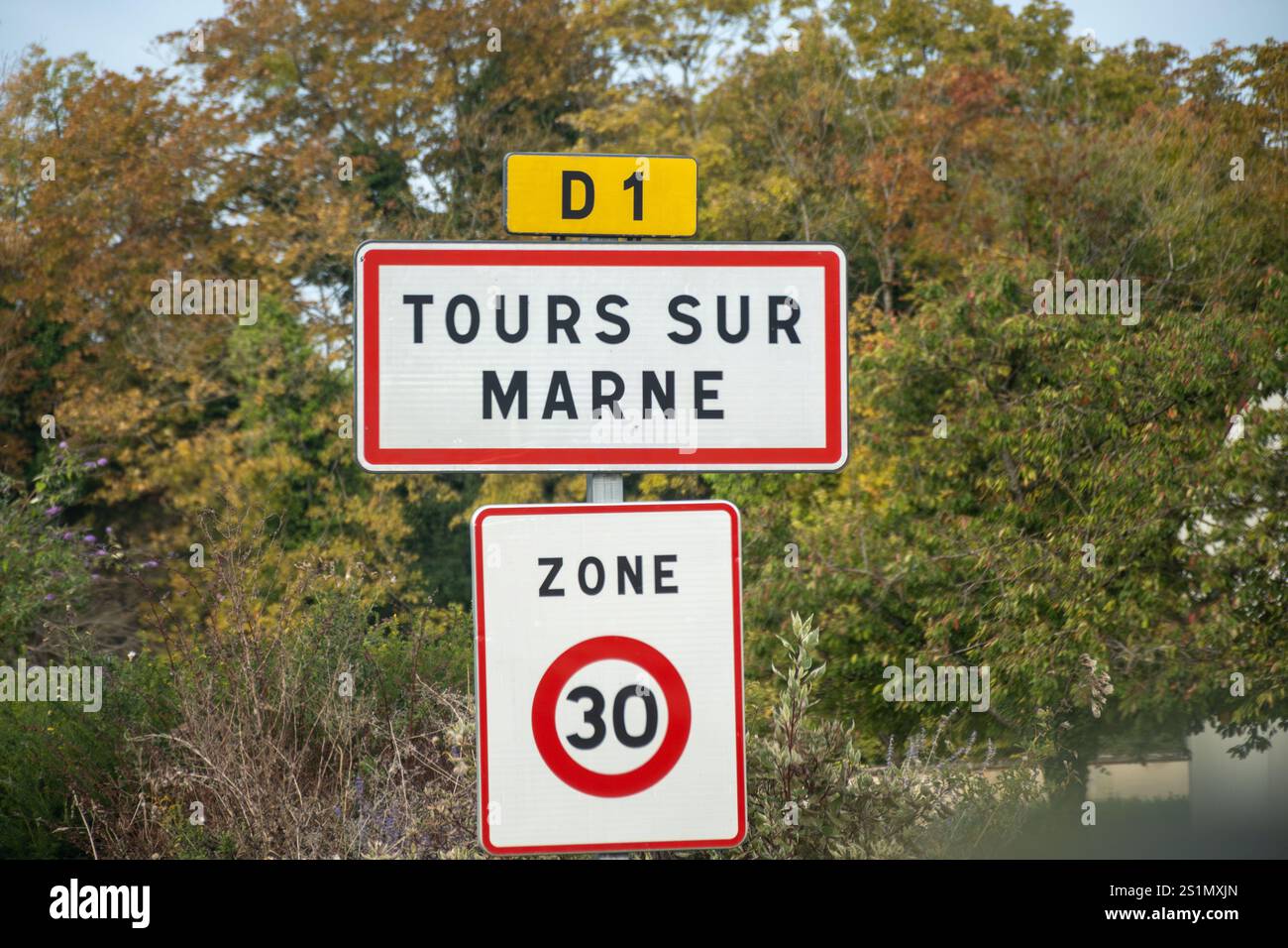 Road signes, directions and places of destinations, Gran Cru villages ...