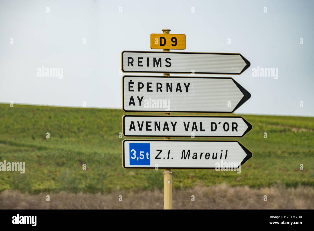 Road signes, directions and places of destinations, Gran Cru villages ...