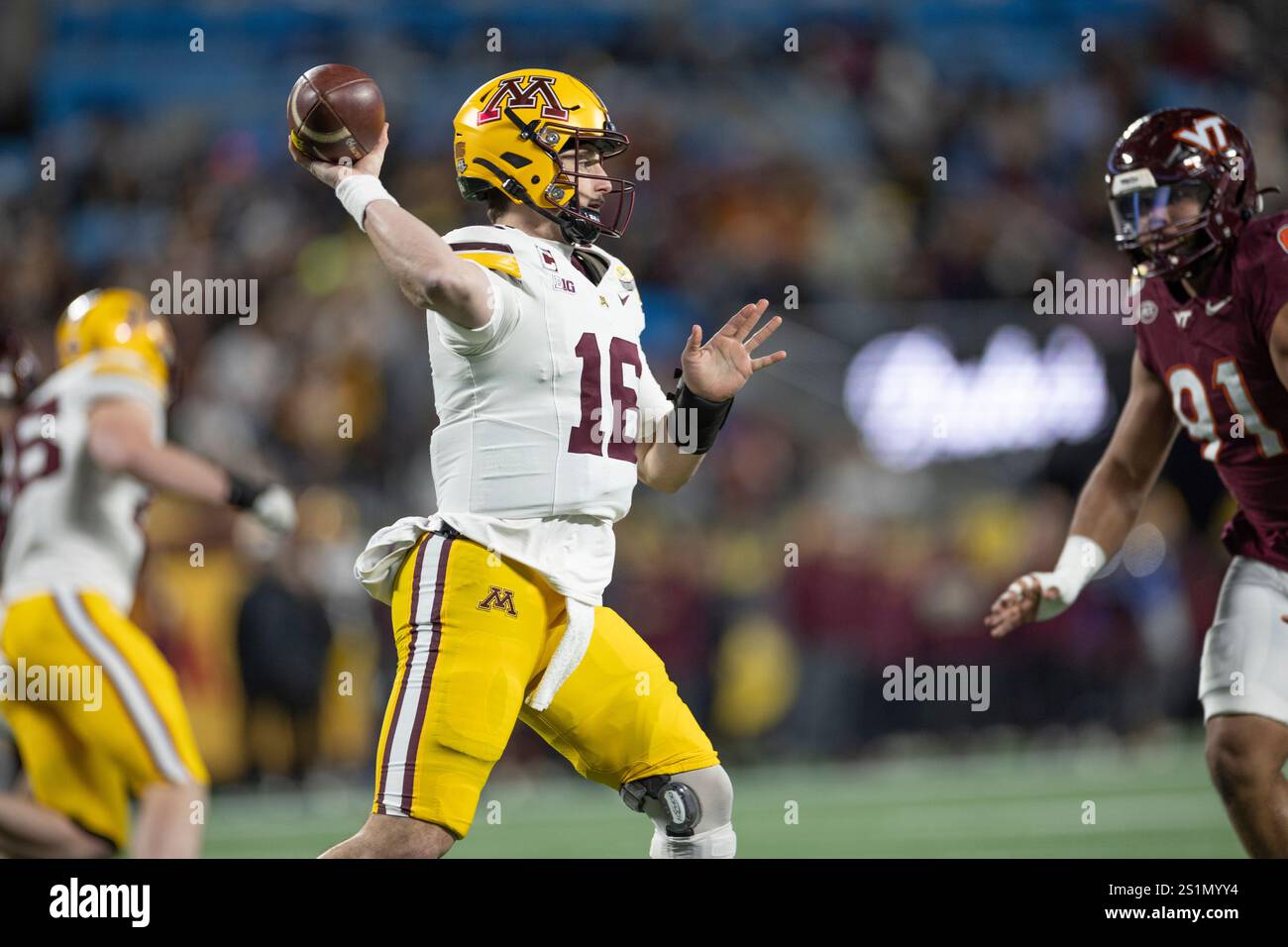 Charlotte, NC, USA: Minnesota Golden Gophers quarterback Max Brosmer ...
