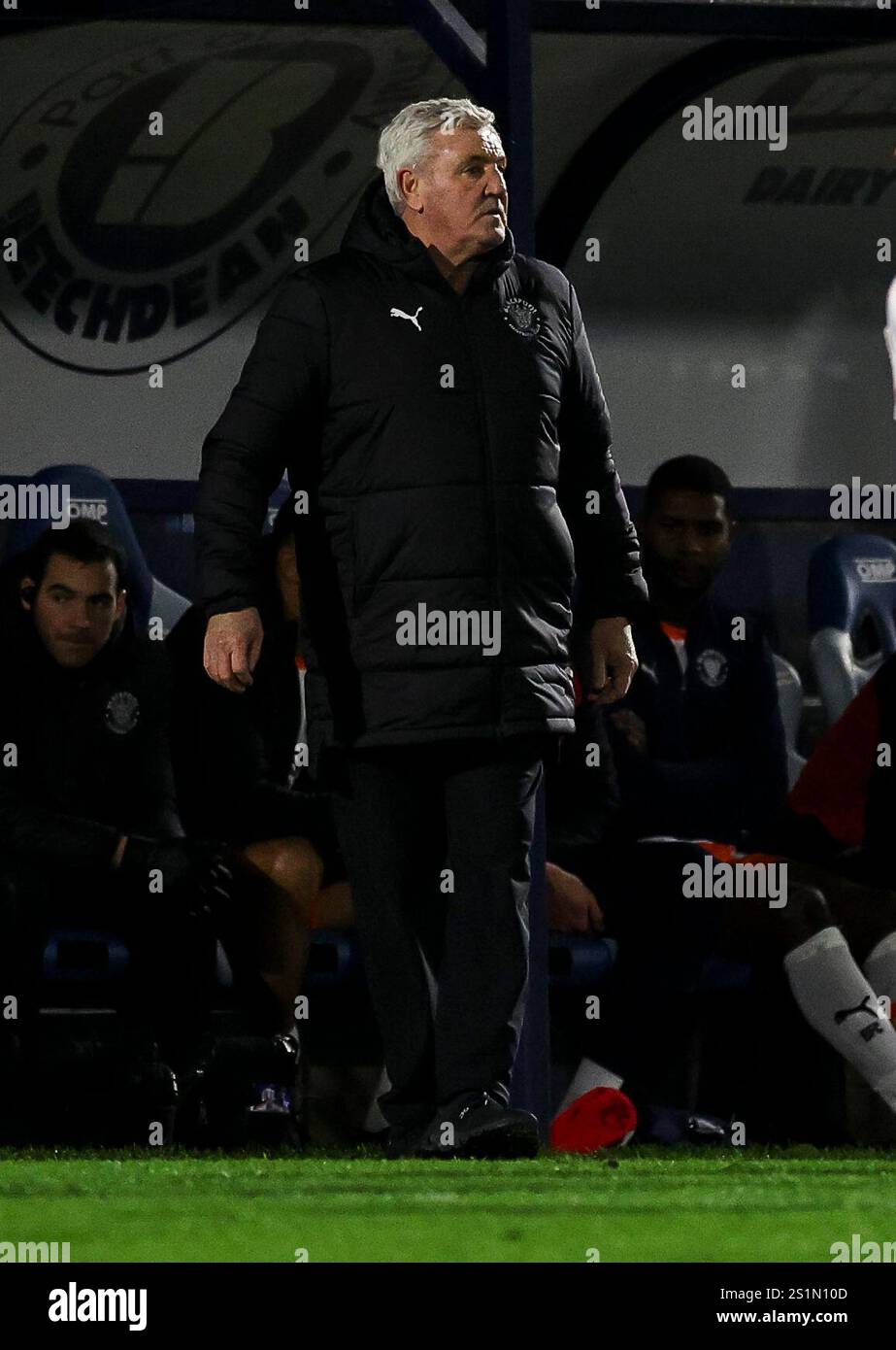 Blackpool manager Steve Bruce on the touchline during the Sky Bet ...