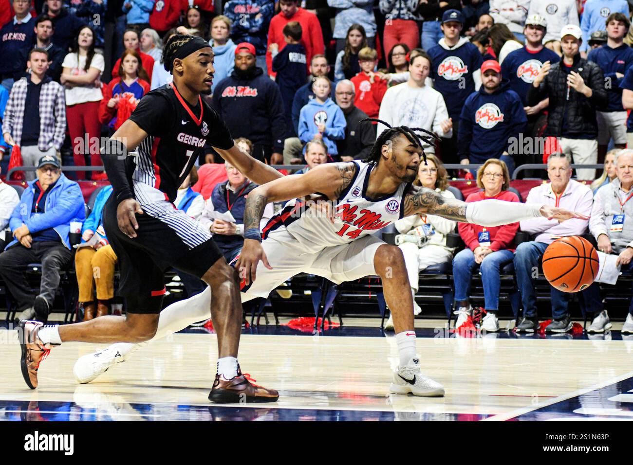 Mississippi guard Dre Davis (14) loses the ball out of bounds against ...