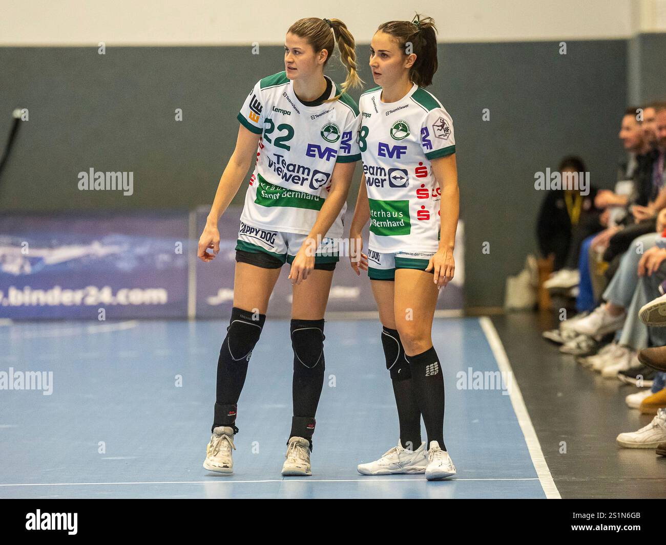 Bensheim, Deutschland. 04th Jan, 2025. Sarah Irmler (Frisch Auf Frauen, #18) mit Sina Ehmann ...