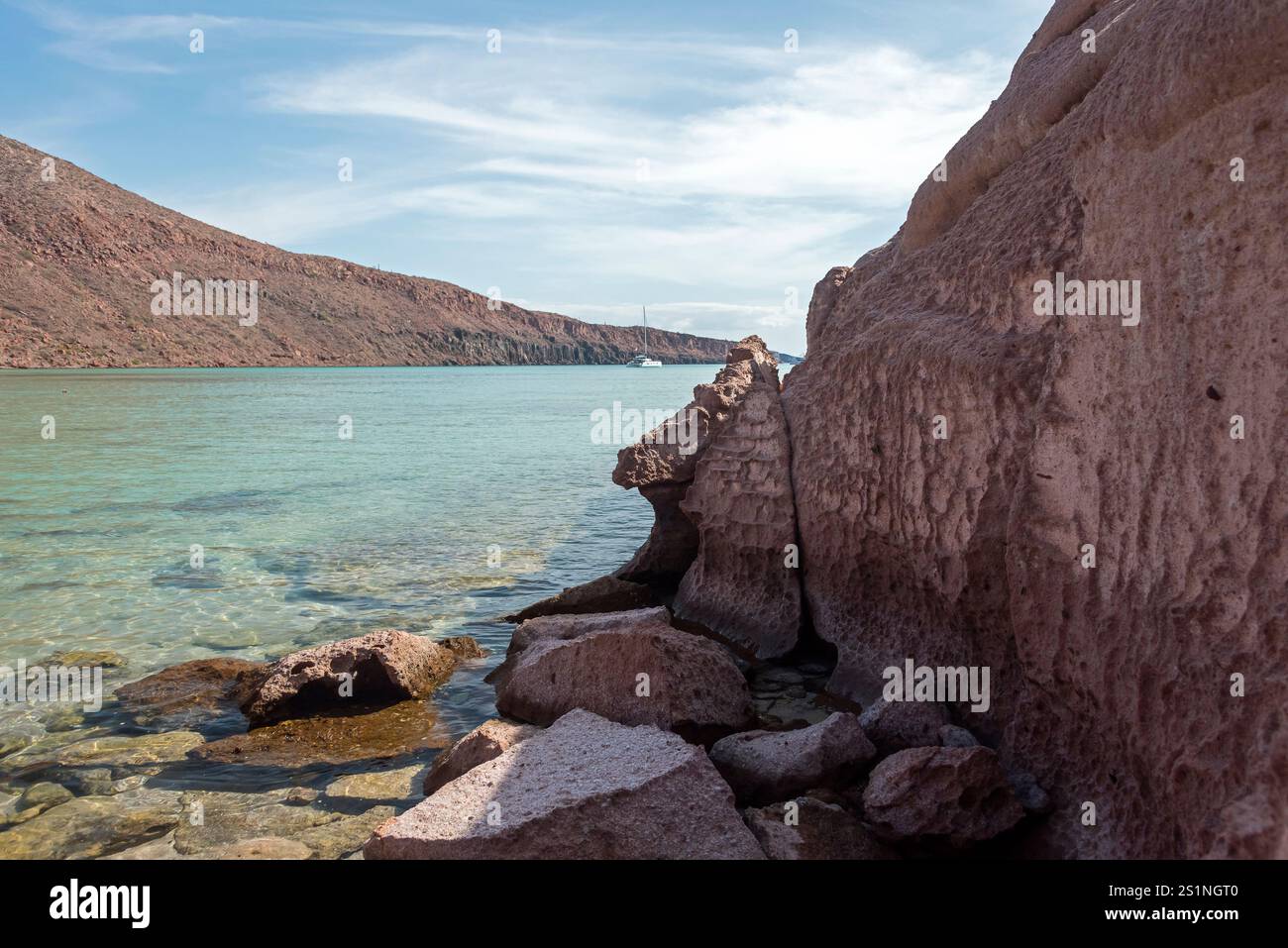Desert and sea scene. El Candelero Beach. Espíritu Santo island, Baja ...