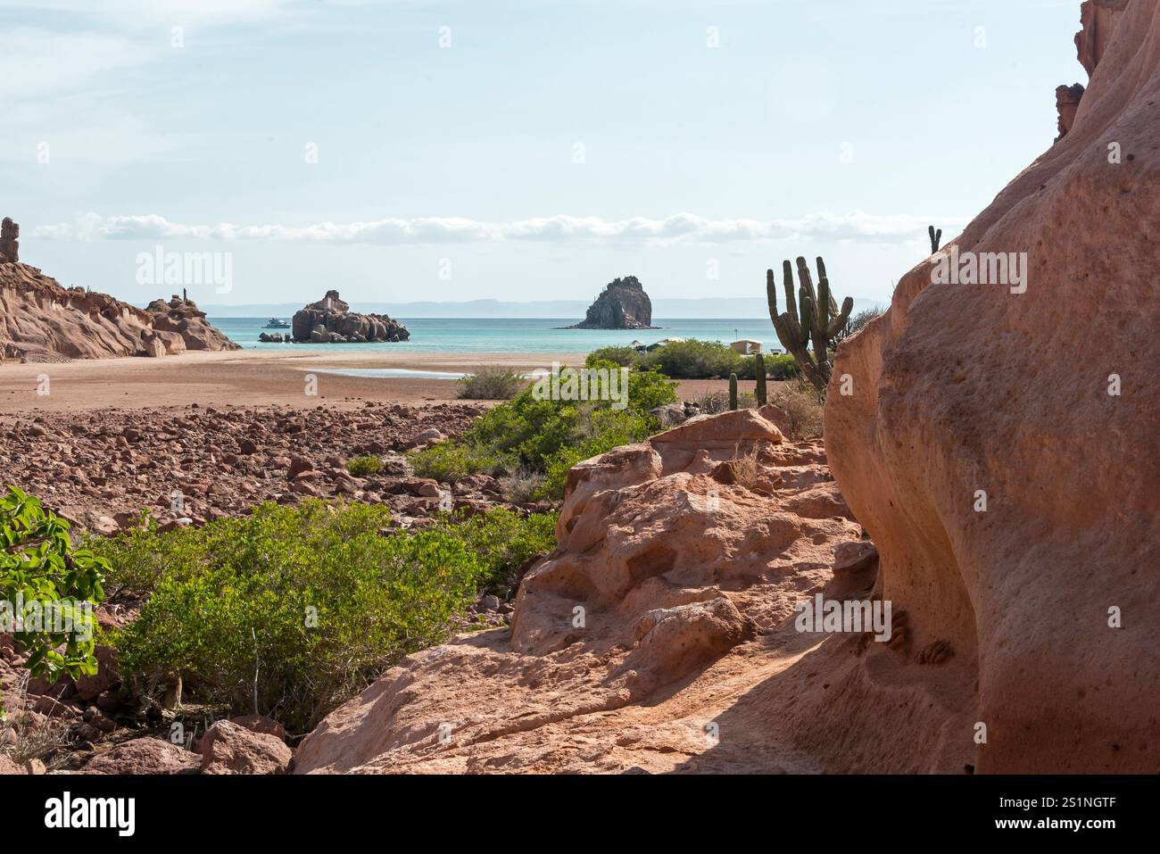 Desert and sea scene. El Candelero Beach. Espíritu Santo island, Baja ...