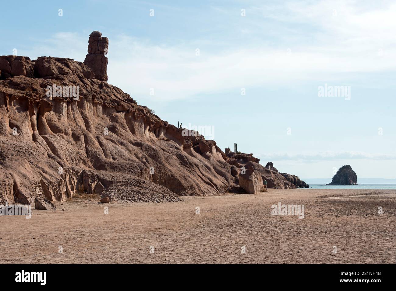 Desert and sea scene. El Candelero Beach. Espíritu Santo island, Baja ...