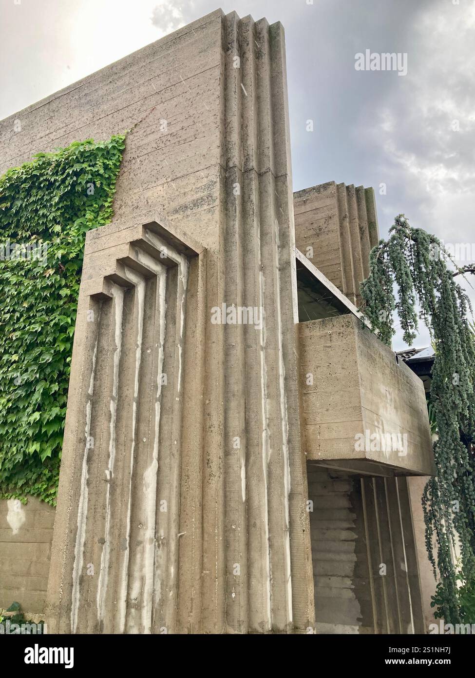 Brion Monument by Carlo Scarpa, with concrete tombs, chapel ...