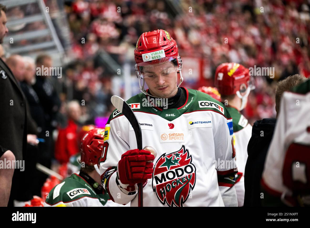 250104 Modos Sampo Ranta deppar under ishockeymatchen i SHL mellan Timrå och Modo den 4 januari ...