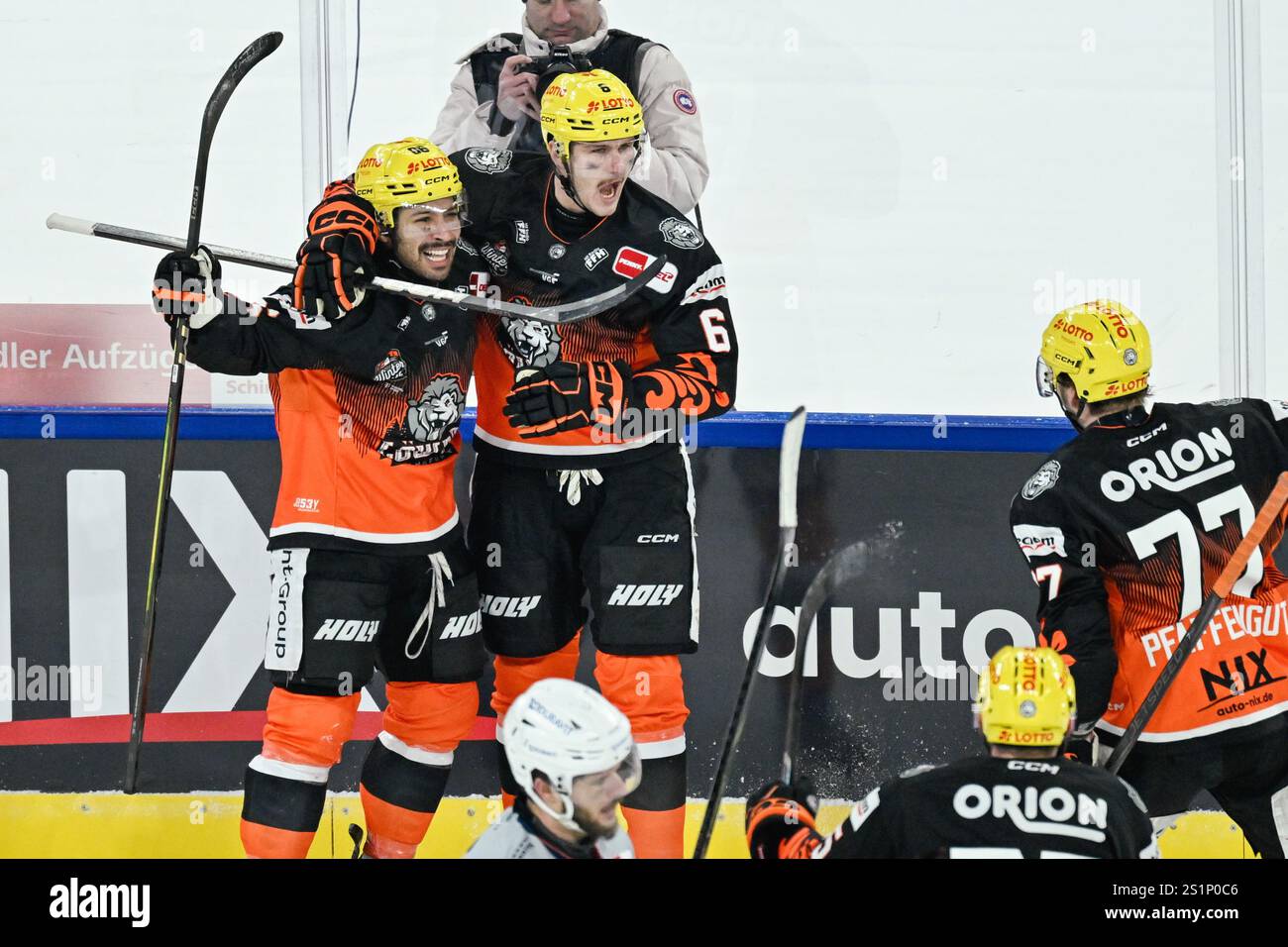 04 January 2025, Hesse, Frankfurt/Main: Ice hockey: DEL, Löwen ...