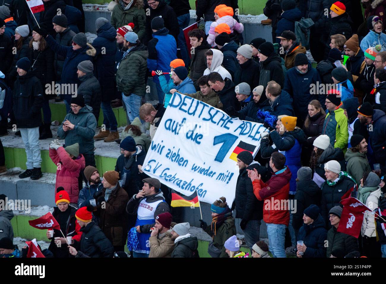 Fans von Deutschland mit Banner Deutsche Adler auf die 1 - wir ziehen ...