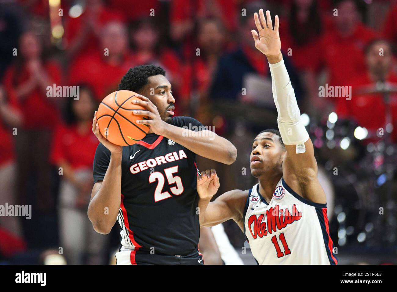 Georgia forward Justin Abson (25) is defended by Mississippi guard ...