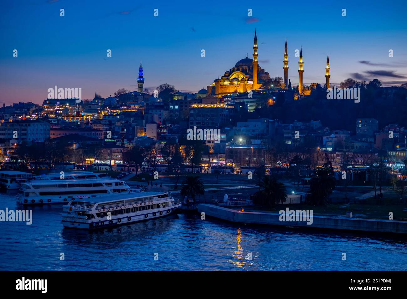 Golden horn sunset suleymaniye hi-res stock photography and images - Alamy