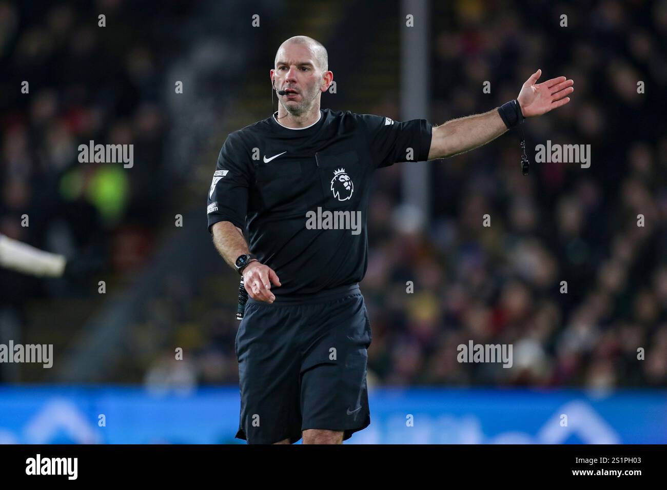 London, UK. 04th Jan, 2025. Referee Tim Robinson gestures during the ...