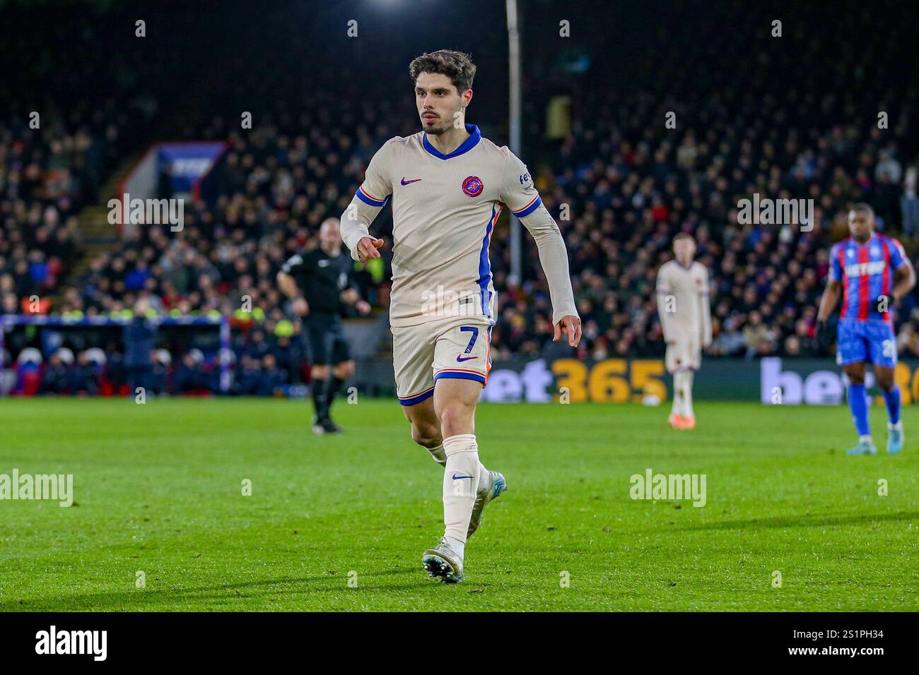 London, UK. 04th Jan, 2025. Chelsea forward Pedro Neto (7) during the ...