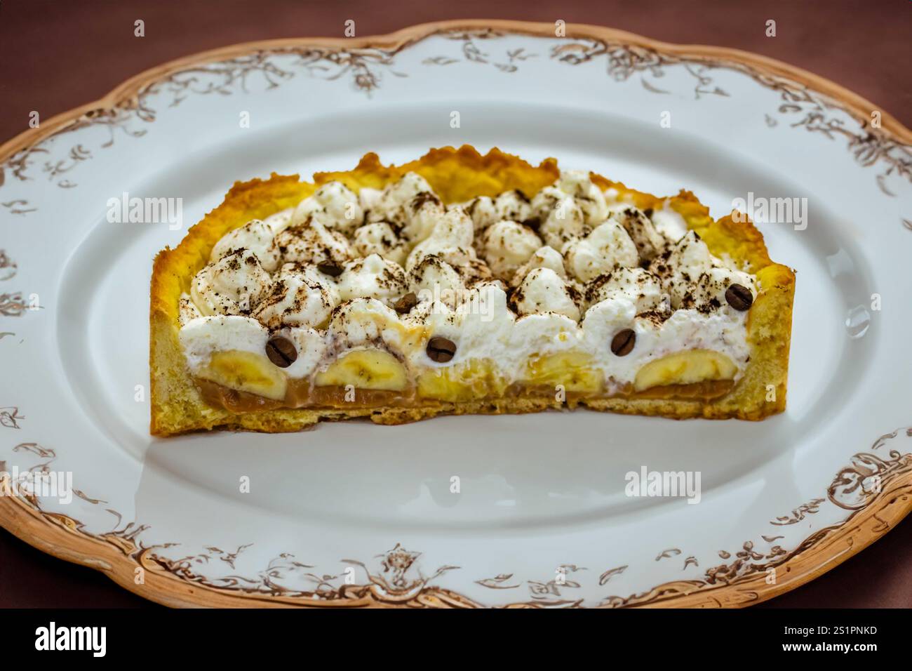 Traditional banoffee cake with banana and caramel sauce filling ...