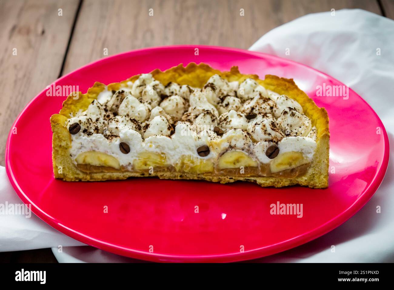 Traditional banoffee cake with banana and caramel sauce filling ...