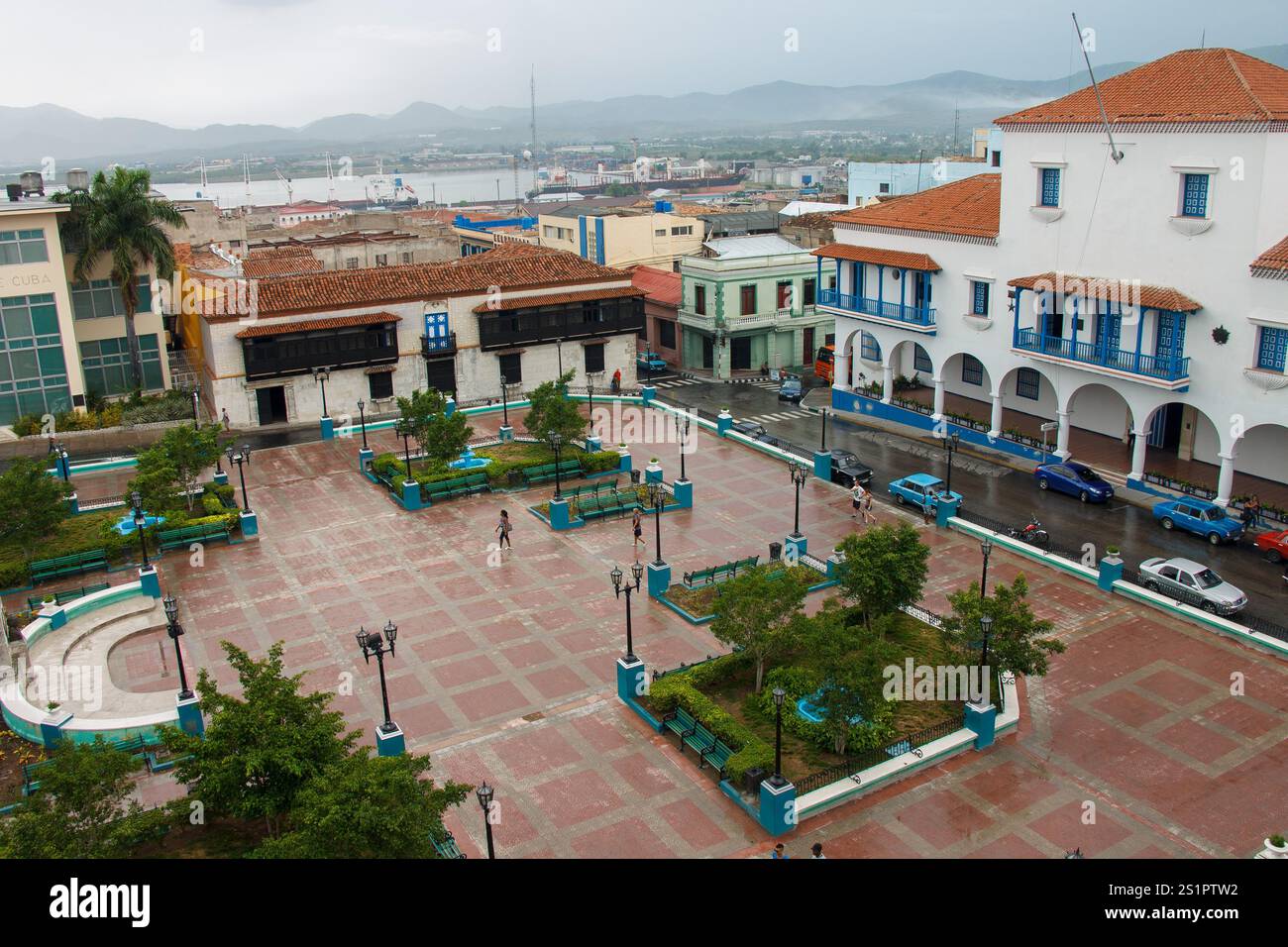 The Parque Cespedes lively plaza with colonial architecture, Diego ...