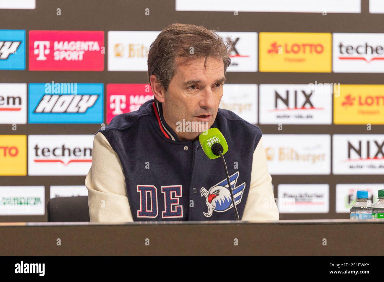 Frankfurt, Deutschland. 04th Jan, 2025. Dallas Eakins (Trainer ...