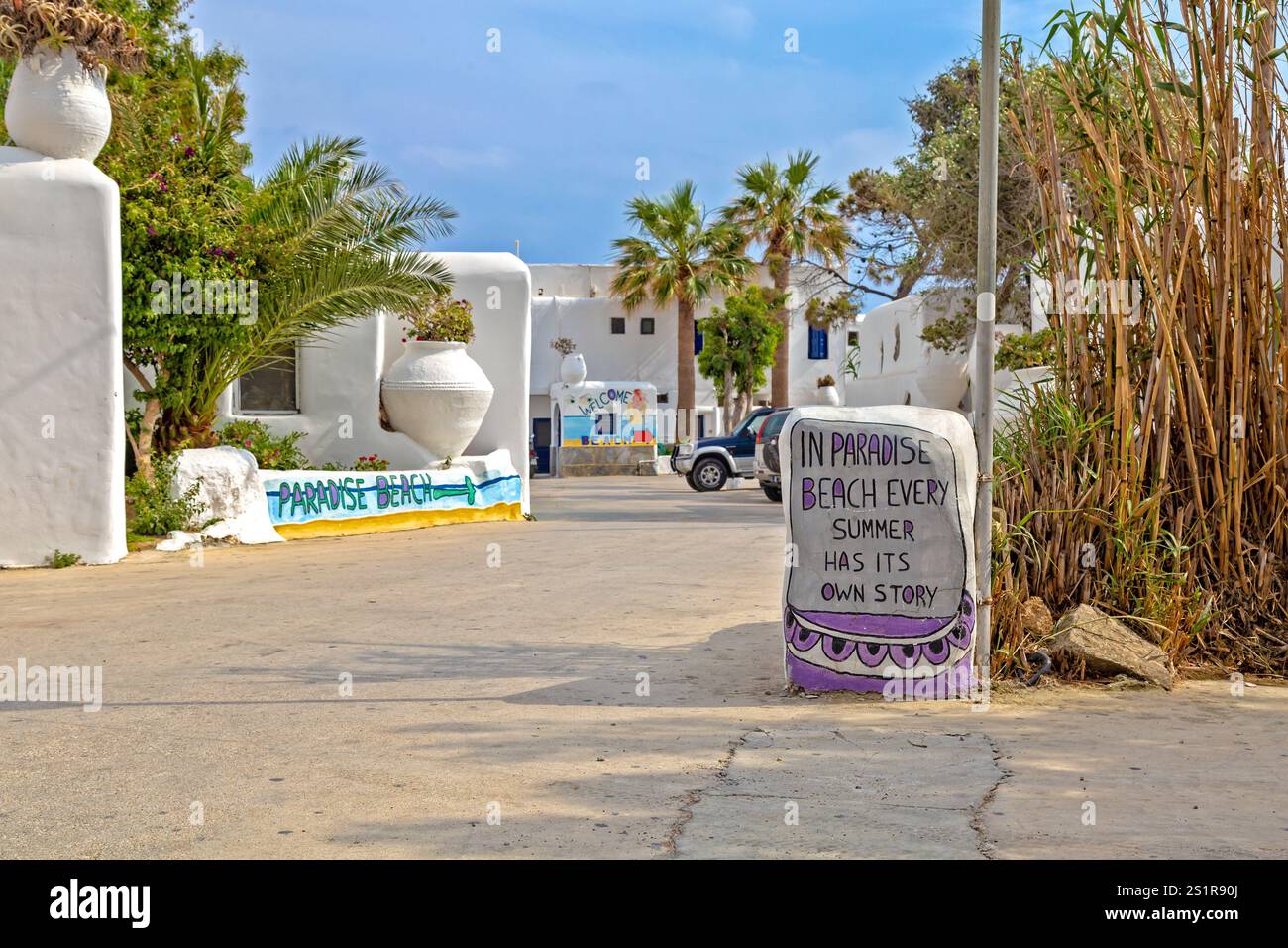 Paradise street sign hi-res stock photography and images - Alamy