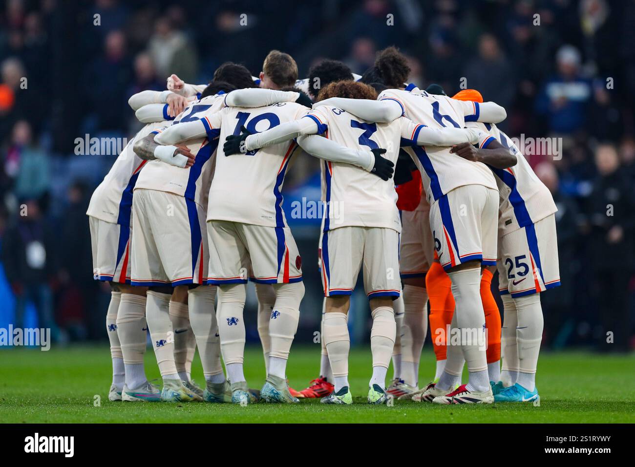 London, UK. 04th Jan, 2025. Chelsea players huddle during the Crystal ...