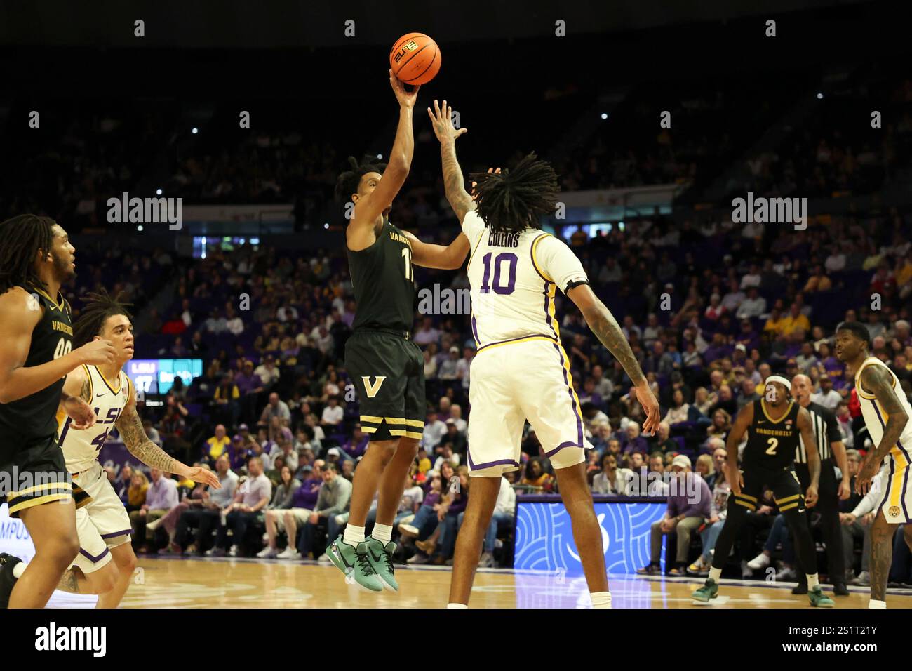Vanderbilt Commodores guard AJ Hoggard (11) attempts a floater over LSU ...
