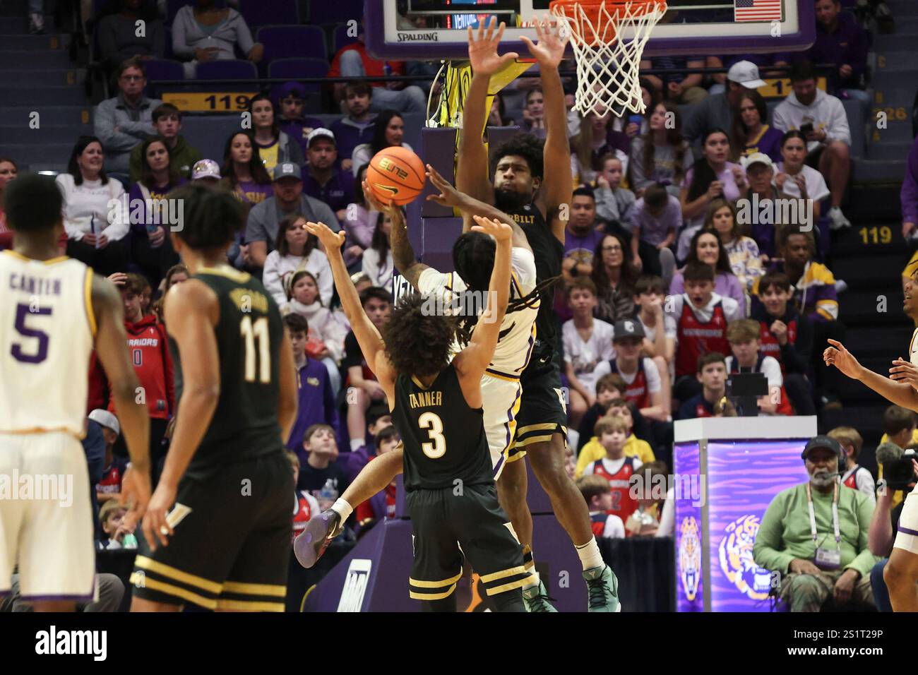 Baton Rouge, United States. 04th Jan, 2025. LSU Tigers guard Jordan ...