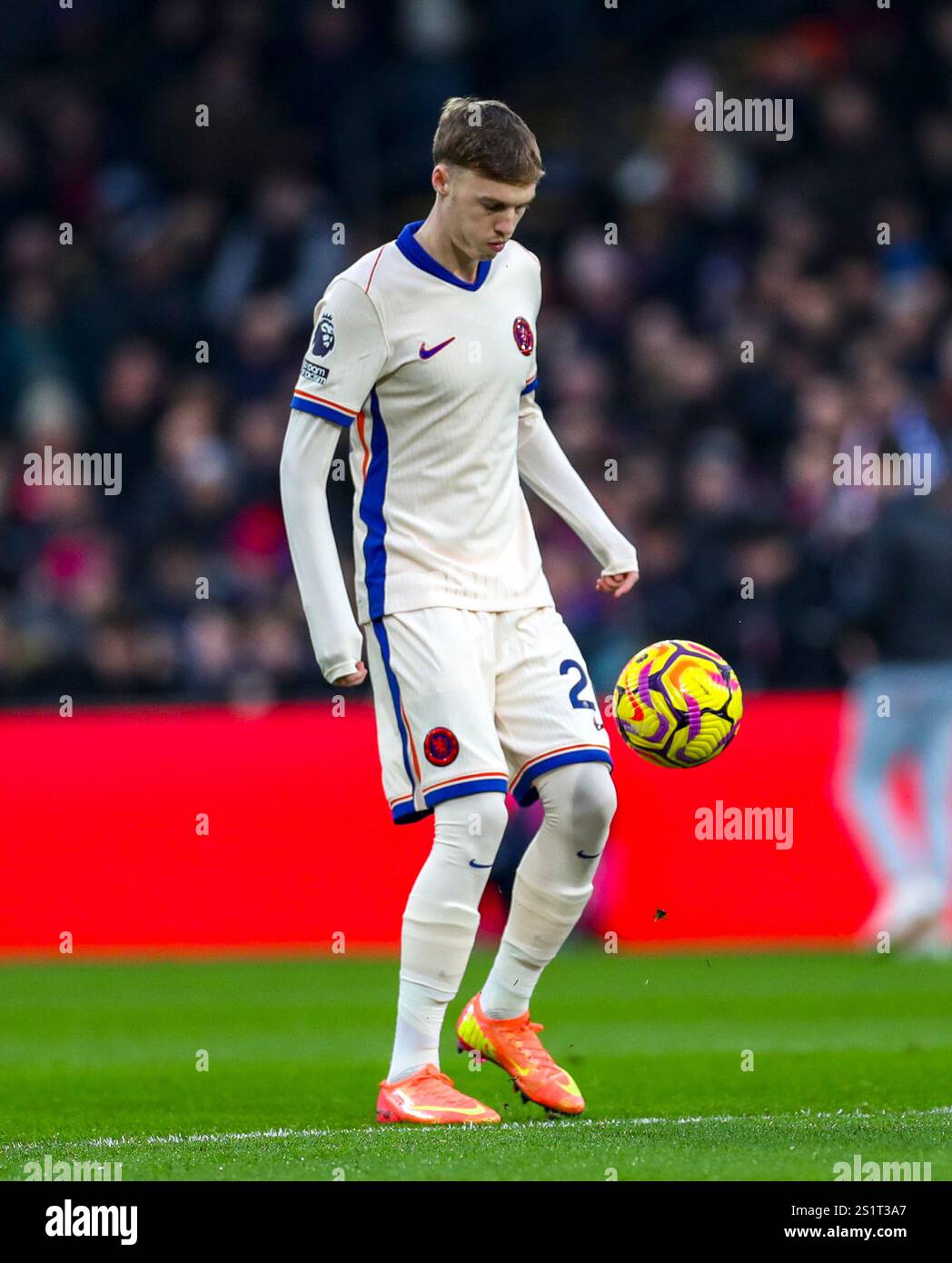 London, UK. 04th Jan, 2025. Chelsea forward Cole Palmer (20) ball ...