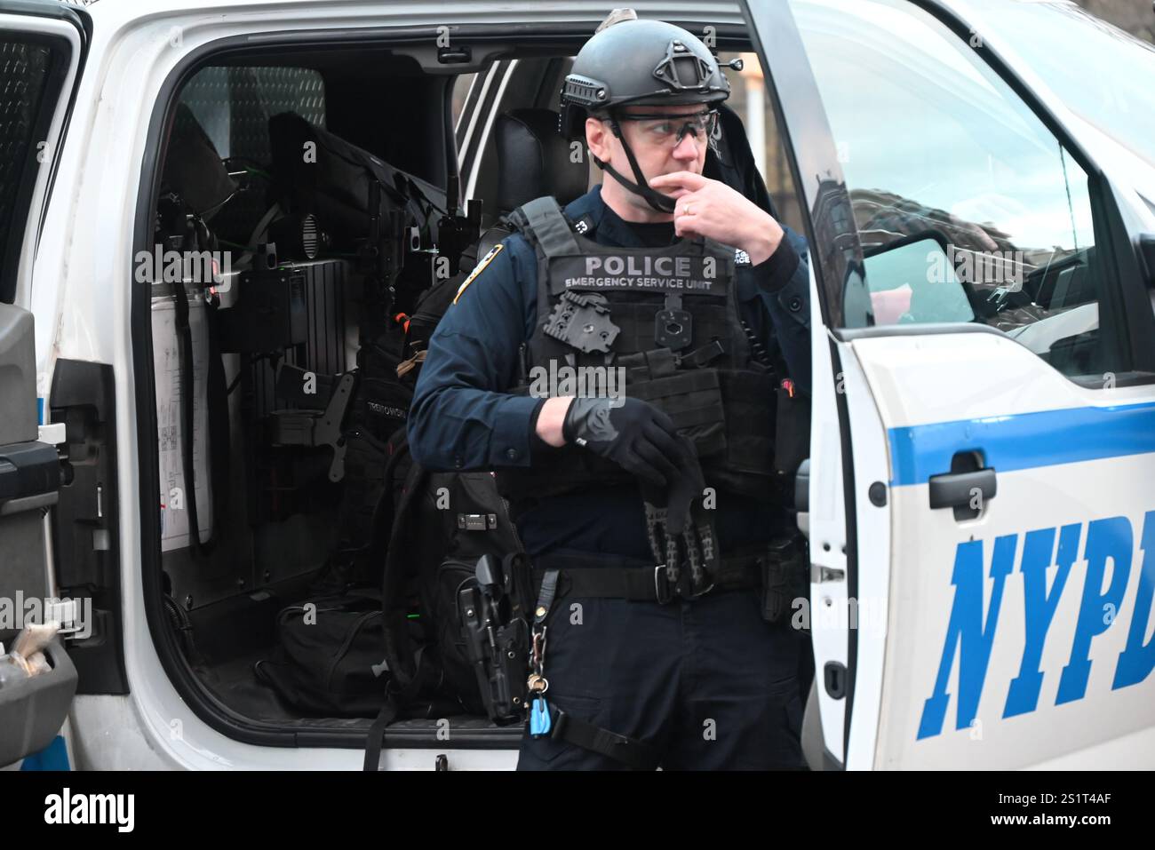 West Farms, Bronx, Deer. 4th Jan, 2025. New york city police department ...