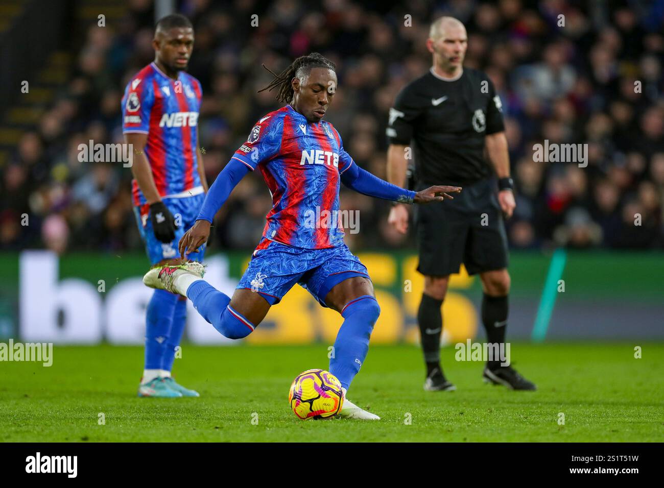 London, UK. 04th Jan, 2025. Crystal Palace midfielder Eberechi Eze (10 ...