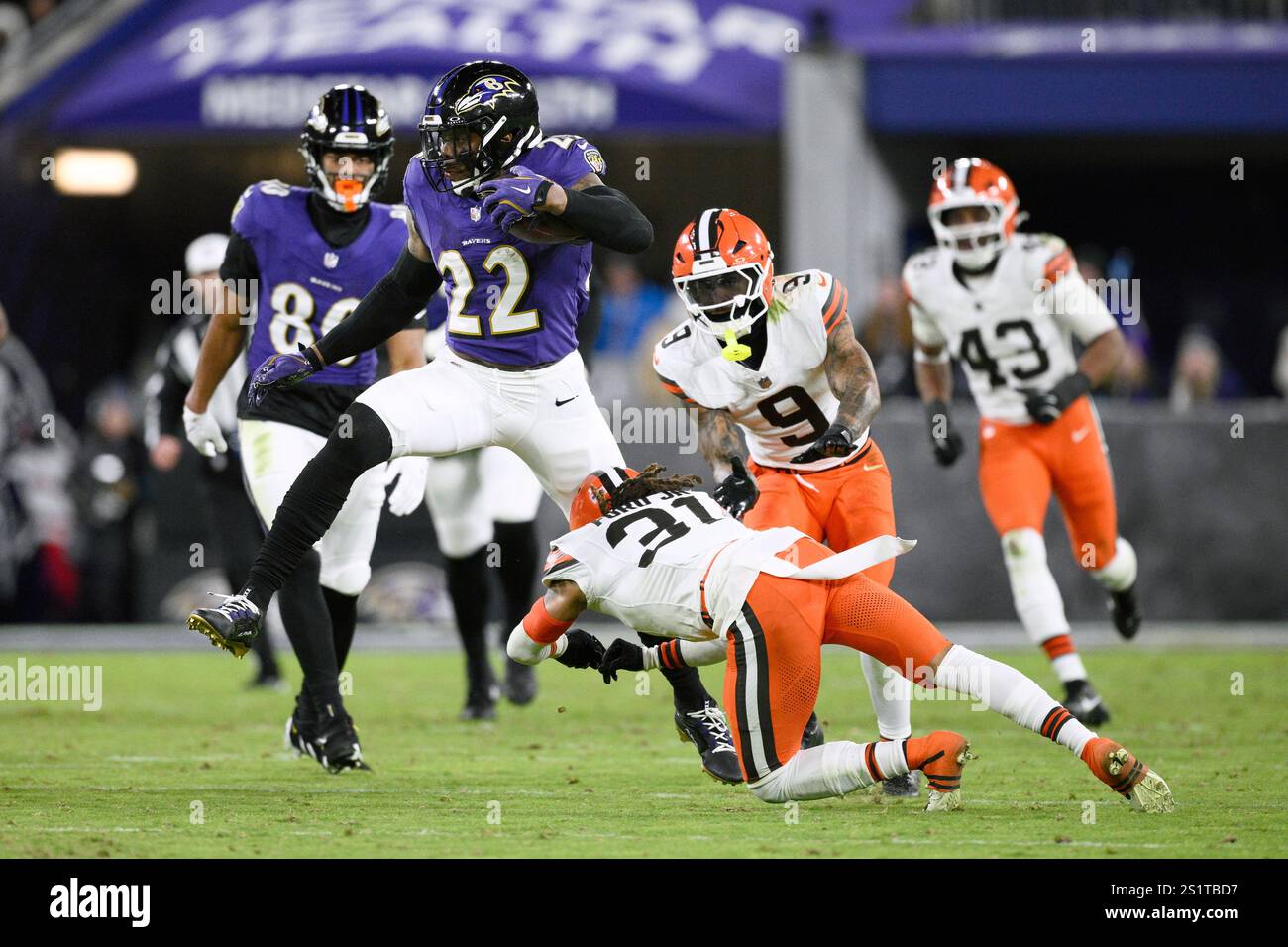 Baltimore Ravens running back Derrick Henry (22) runs past Cleveland ...