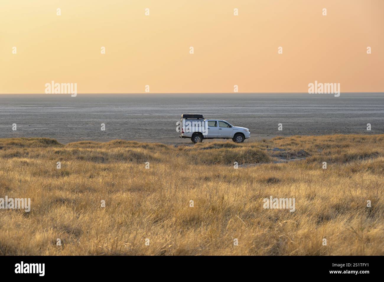 Off-road vehicle on the salt pan, at sunrise, Kubu Island (Lekubu ...