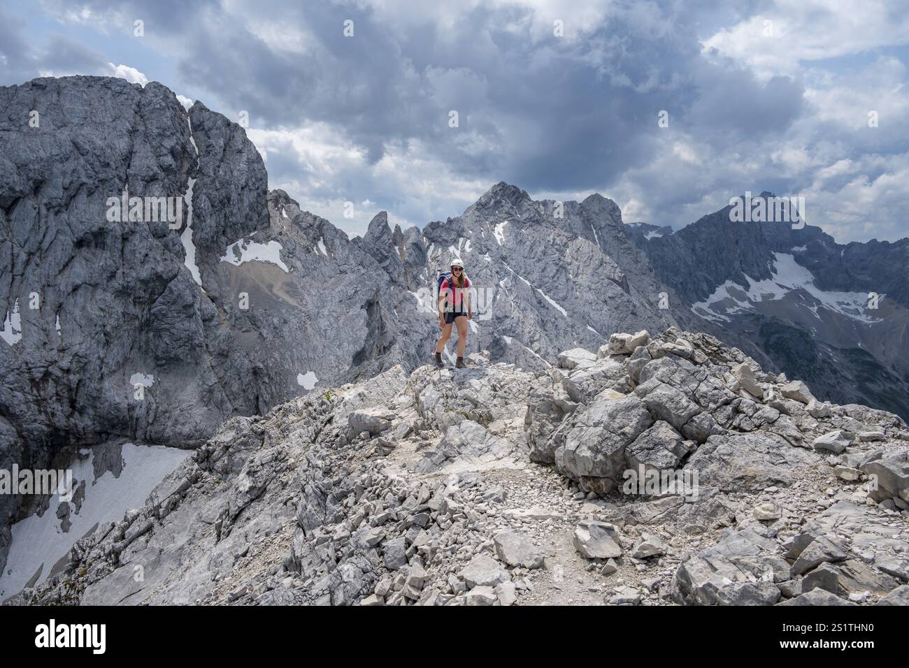 Mountaineer on the Jubilaeumsgrat between Zugspitze and Alpspitze, high ...
