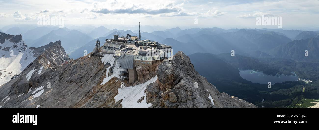 Alpine panorama, mountain station of the Zugspitzbahn, Zugspitze and ...