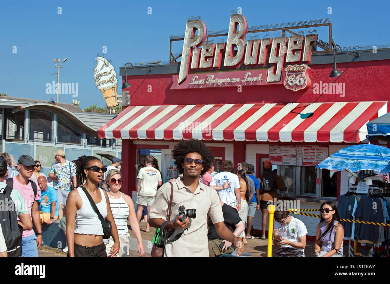 Visitors, Santa Monica, Pier, Pier Burger, building, restaurant, people ...